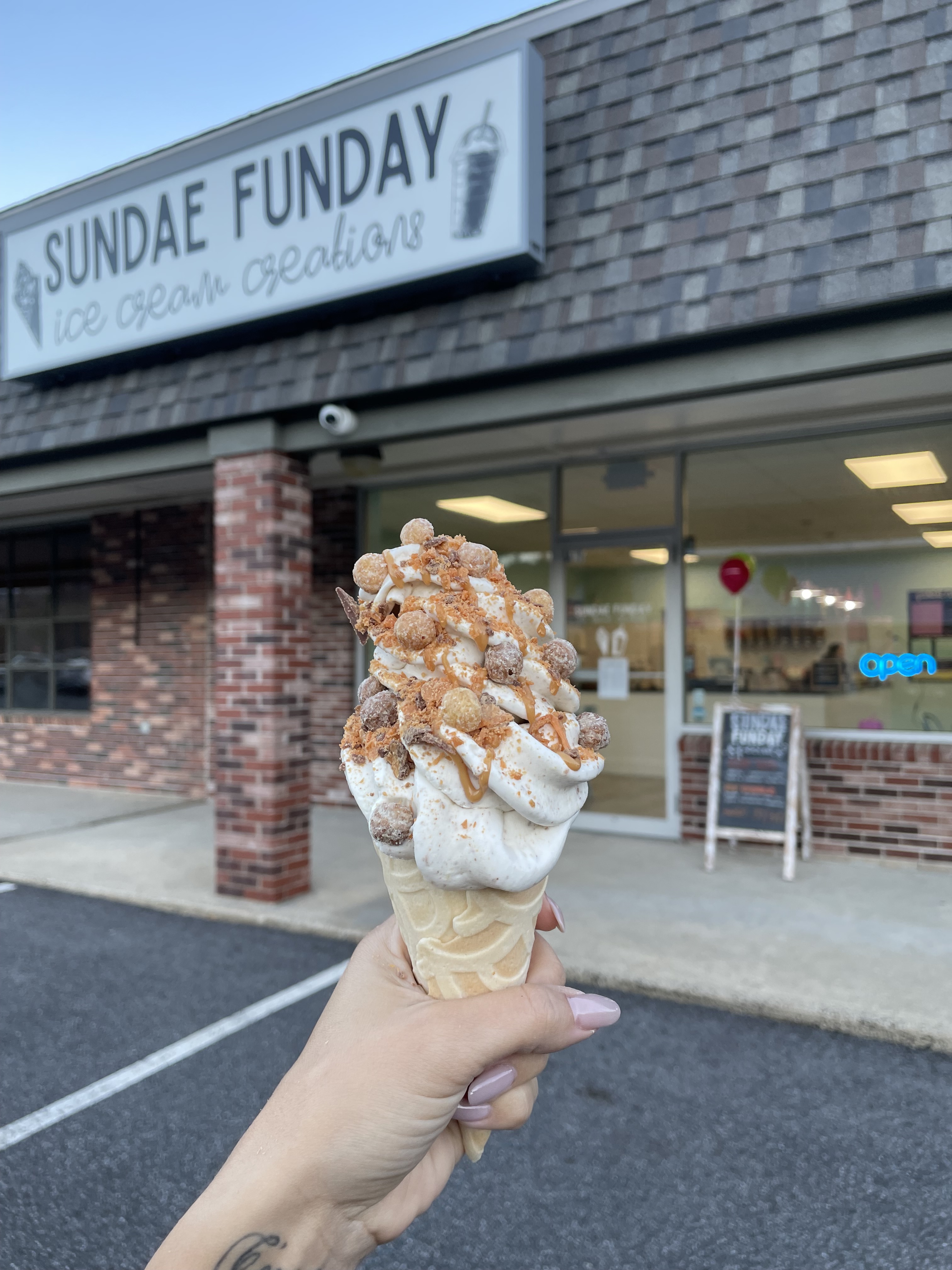 SUNDAE FUNDAY – ice cream creations